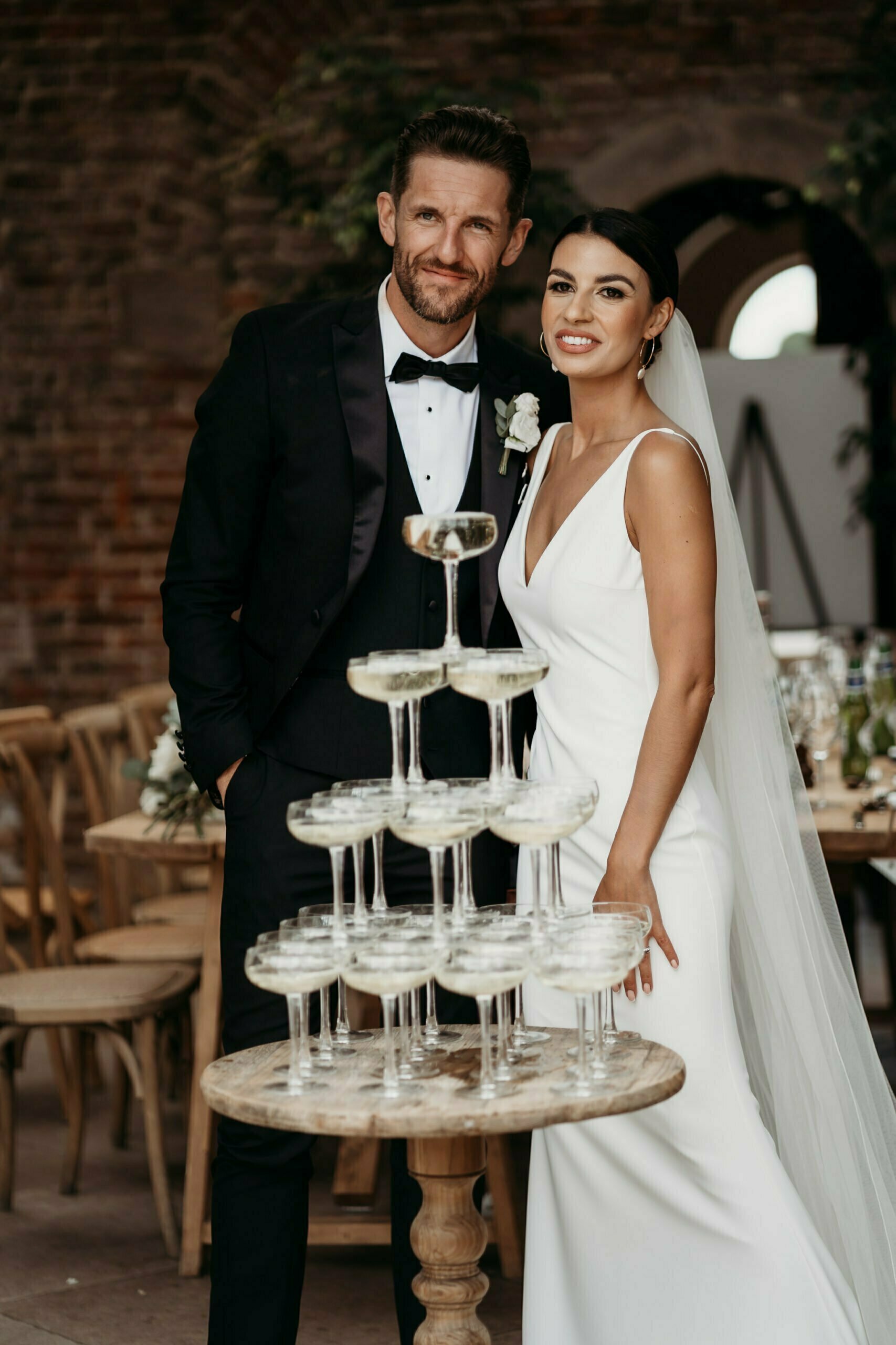 Top Tips for a Perfect Champagne Tower Wedding Photograph - Kamila Nowak